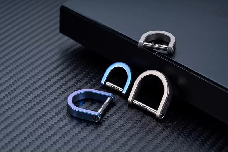 Titanium EDC Rotating Horseshoe Keychain – Stirrup Style Swagger ...