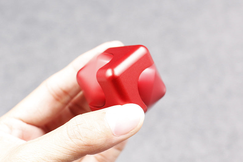The Most Amazing Metal Finger Cube Spinner – GizModern